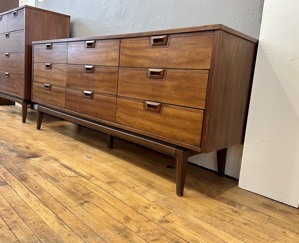 Jb Van Sciver Dresser